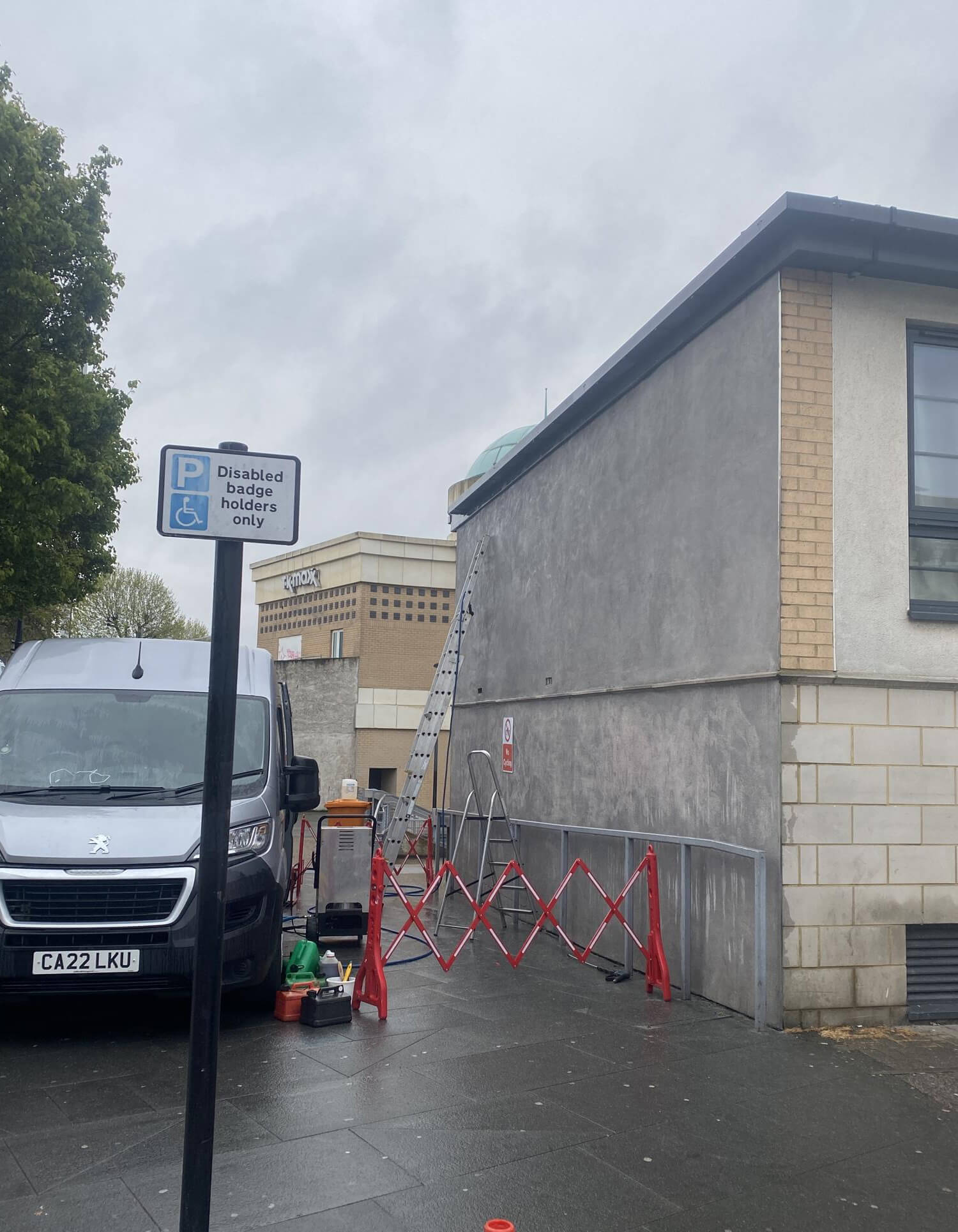 Graffiti removal Surrey & London - fast graffiti clean-up services